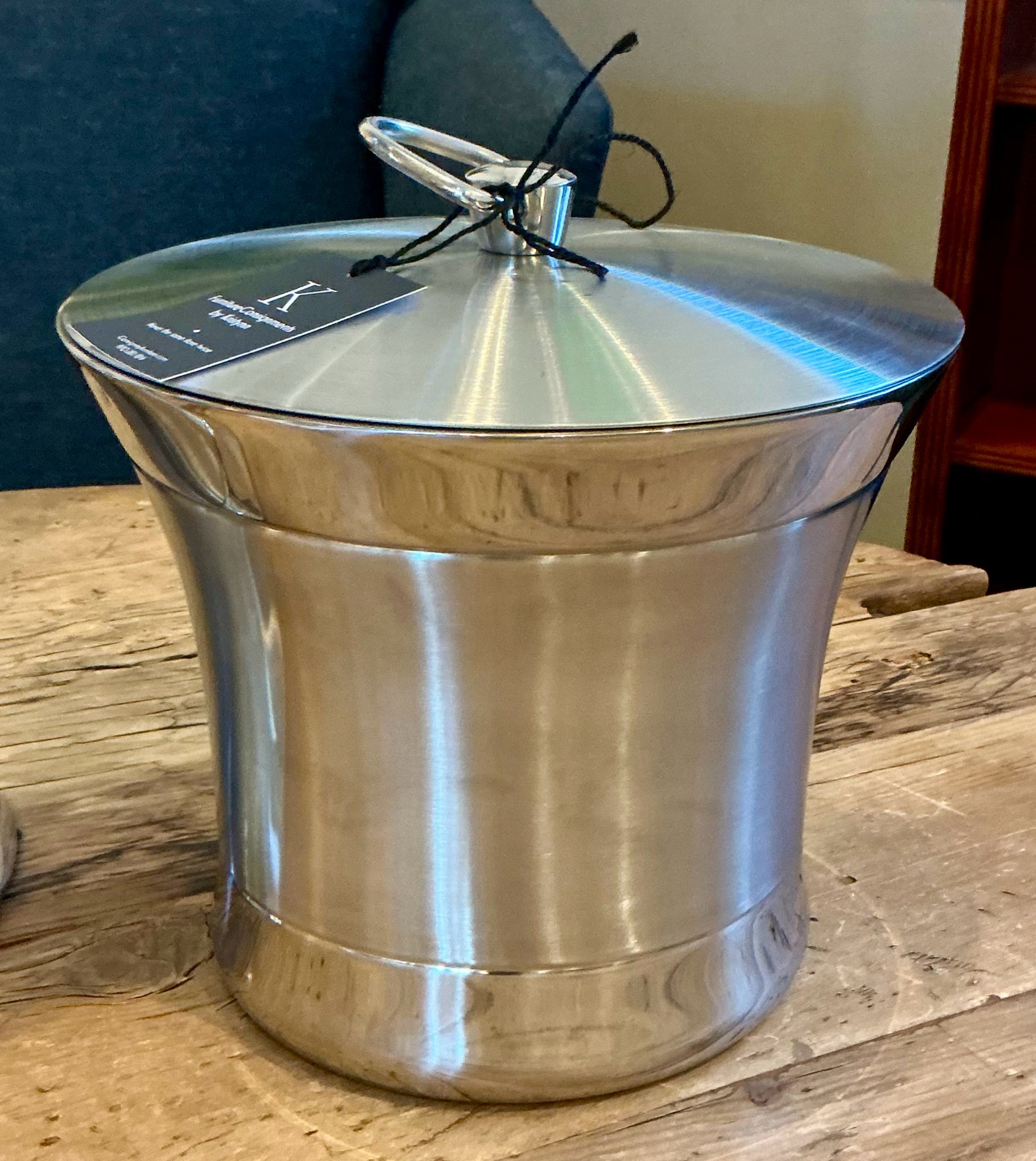 Front Gate Ice Bucket – consignmyfurniture